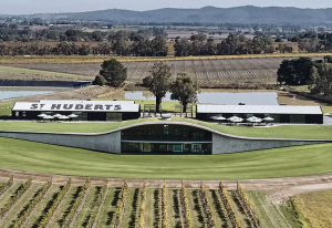 6 Best Wineries In the Yarra Valley With Restaurants | Best SIPS