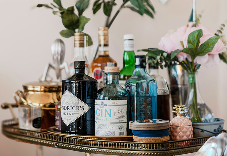 8 Must-Haves For Your Home Bar Setup | Best SIPS